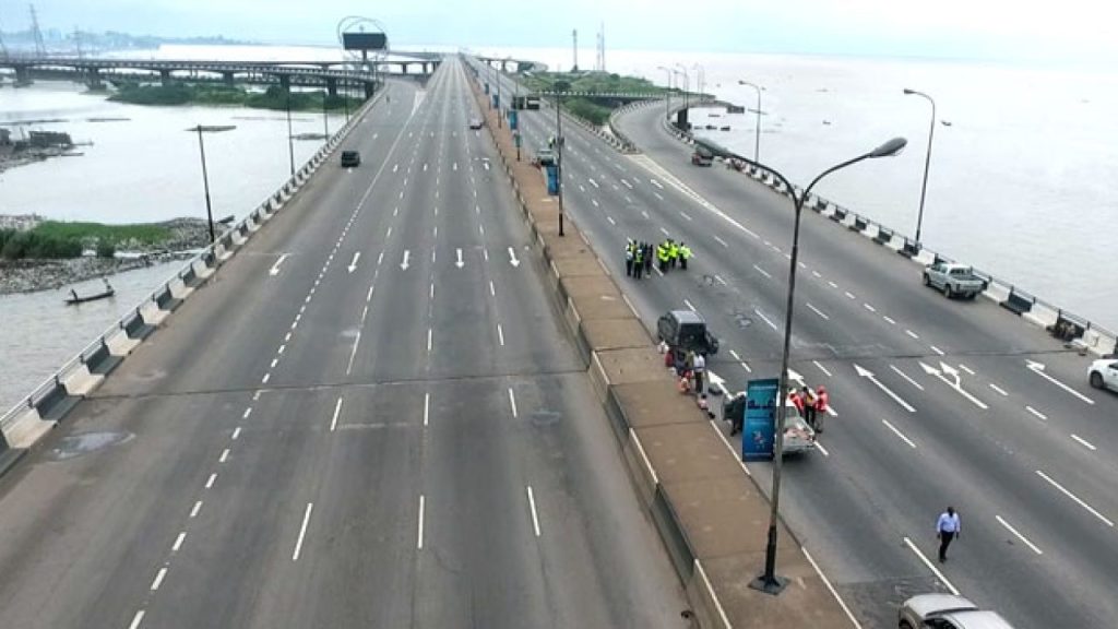 Bus catches fire on Third Mainland Bridge, traffic disrupted - NaijaWhisper