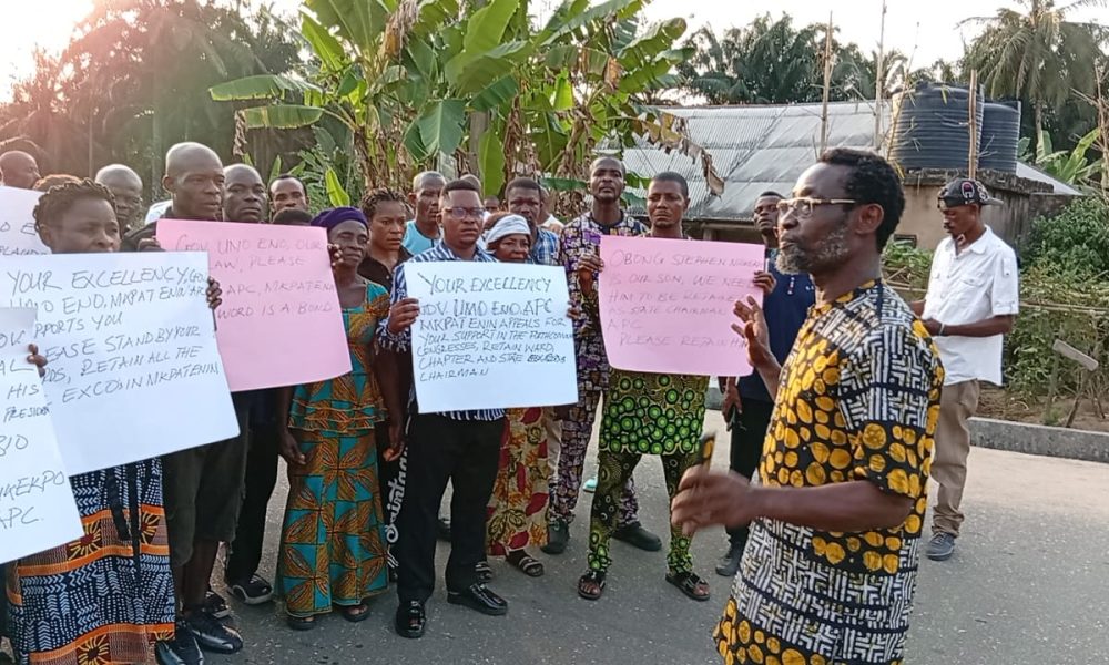 Akwa Ibom: APC members protest over alleged plot to dismantle ward, LG ...